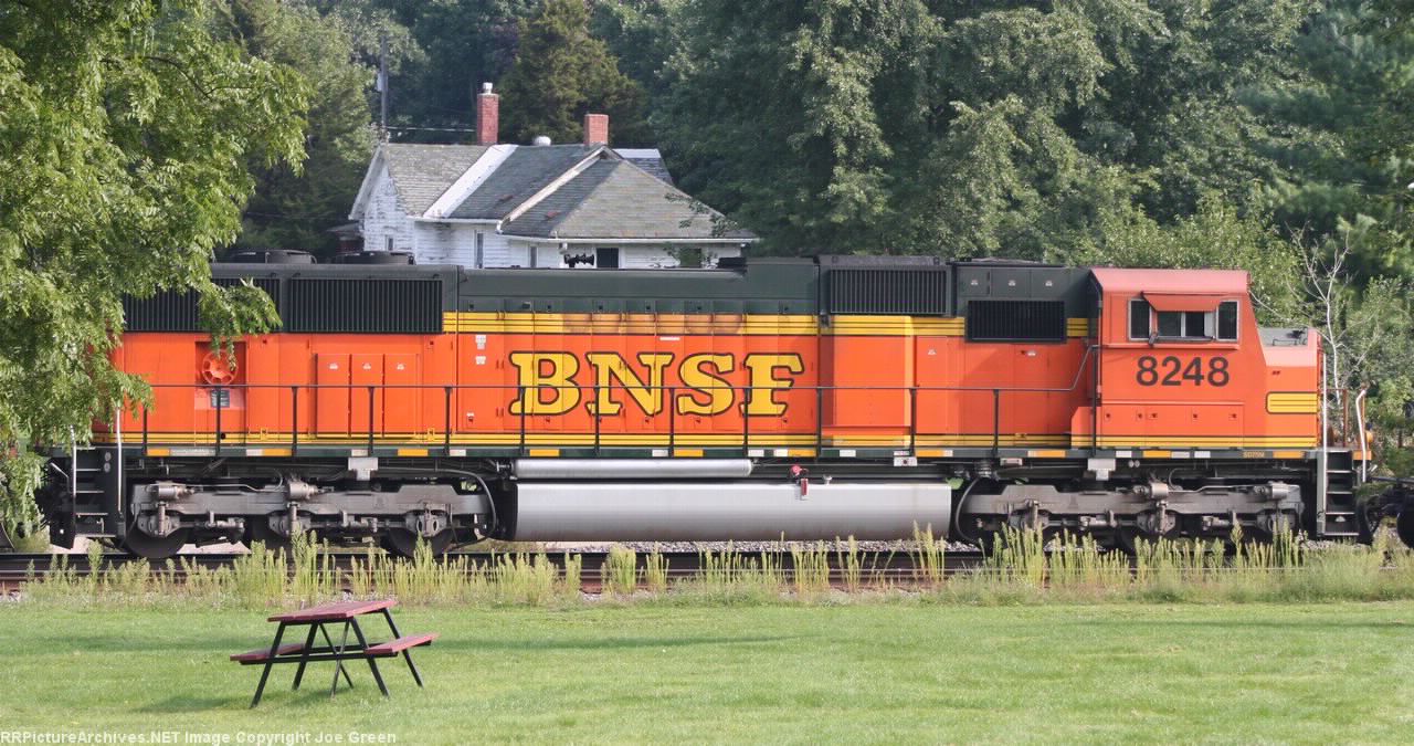 BNSF 8248